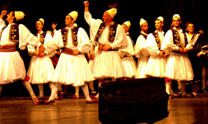 Hatixhe Lushi risjell këngën “Baresha” – Objektiv.al